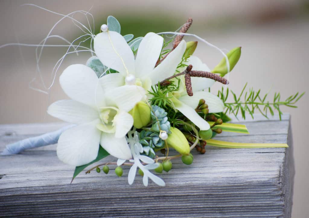 The Best Flowers to Use for DIY Corsages & Boutonnières - Cascade ...