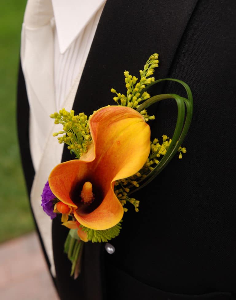The Best Flowers to Use for DIY Corsages & Boutonnières - Cascade ...
